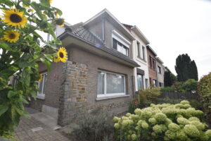 Charmante woning met magazijn – wordt volledig gerenoveerd opgeleverd ...